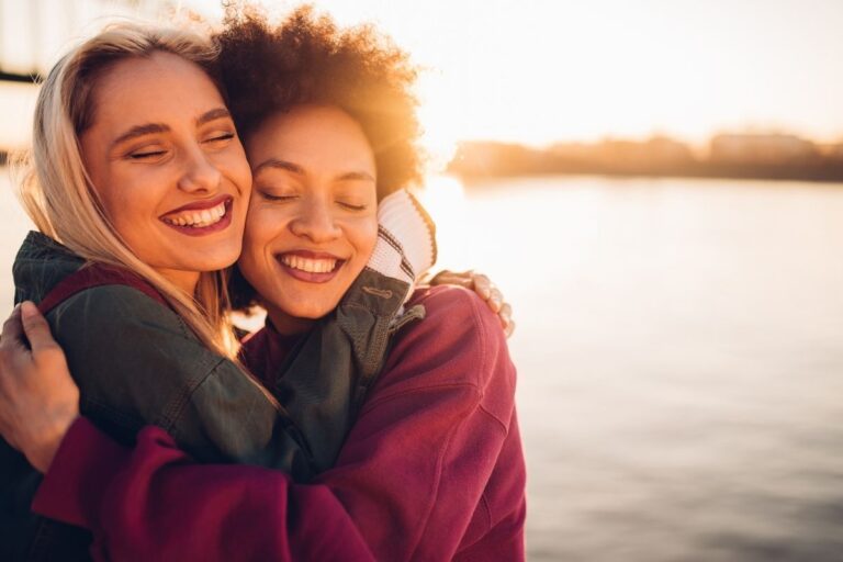 11 Unique Traits That Define a Truly High-Quality Friend, According to ...